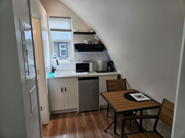 Pet Friendly Cozy Cabin Getaway With Kitchenette A - Port Renfrew