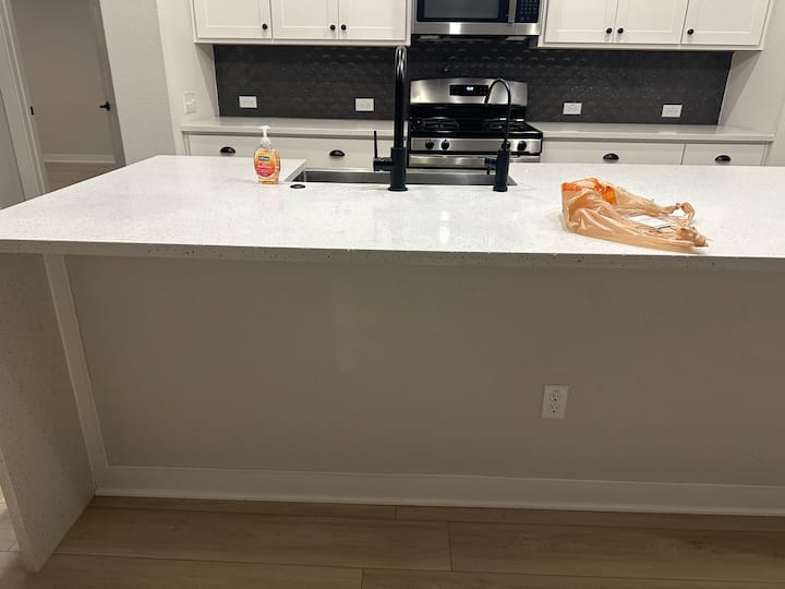 Beautiful Large Spacious House. - Georgetown, TX