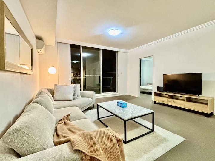Spacious 4br Apt In Homebush | Mins To The Station - Parramatta