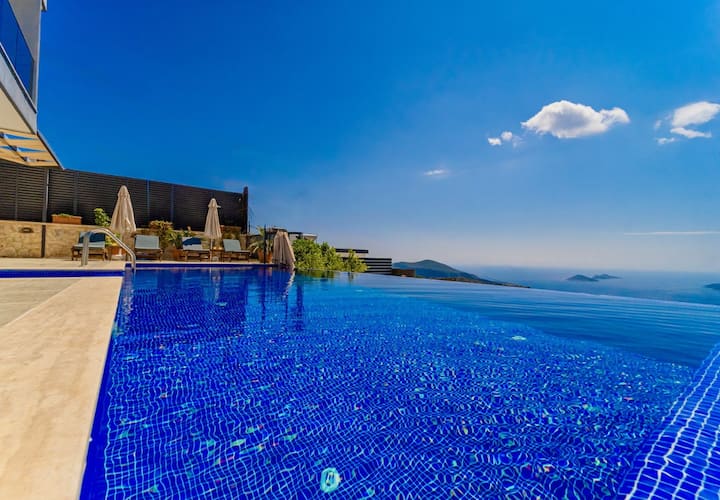 Muhteşem Deniz Manzaralı Villa Kalkanda - Turkey