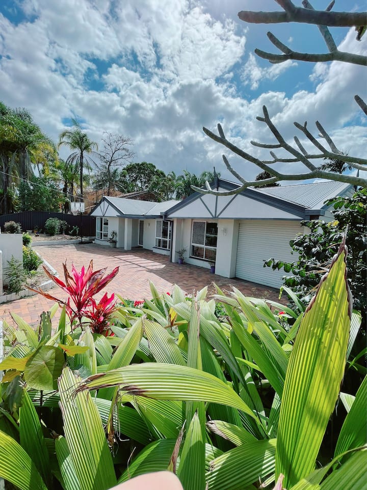 Cheerful Holiday Retreat Home - Brisbane