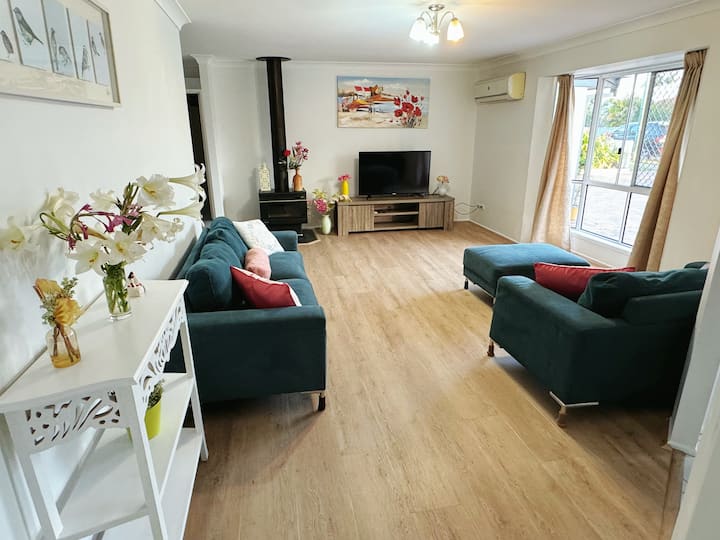 Cheerful Holiday Retreat Home - Brisbane