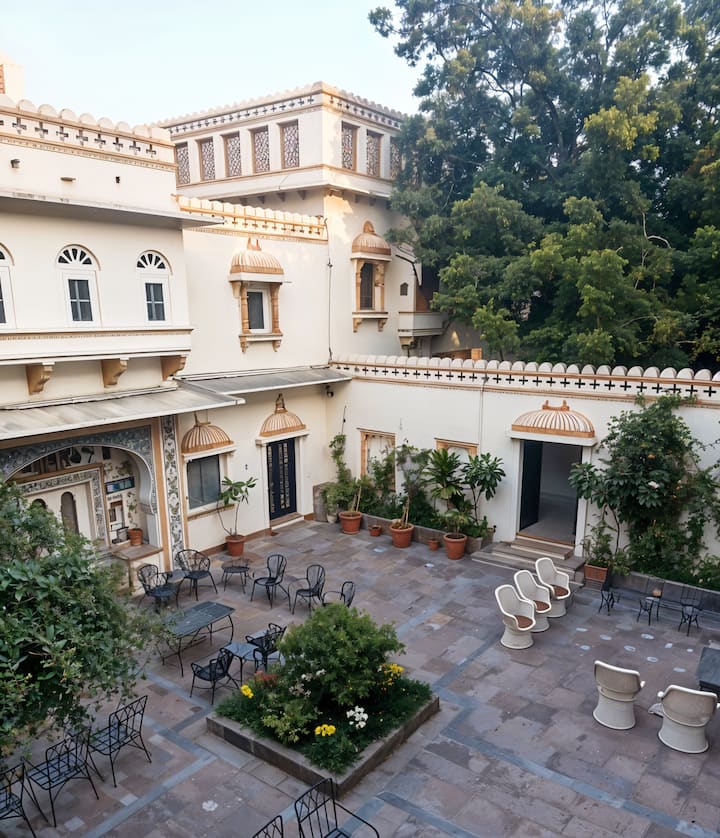 Palkiya Haveli A Royalty In Rajasthan By Homeyhuts - Kota