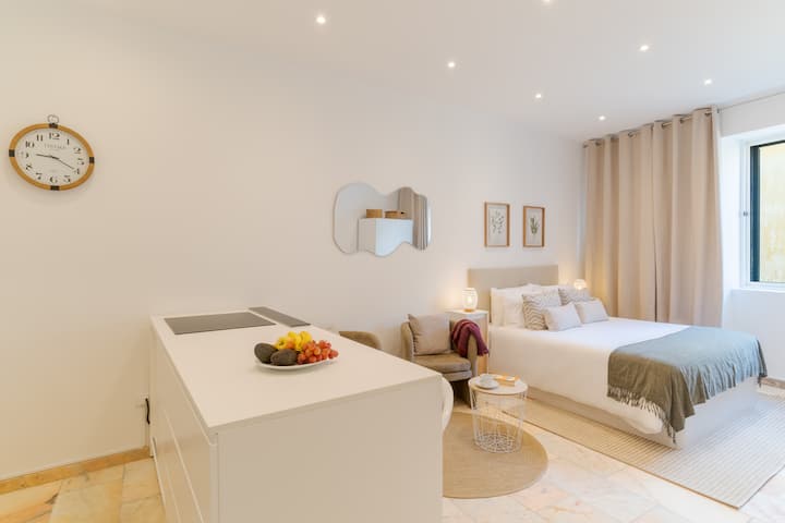 Mena's Loft-hidden Gem In Central Funchal - Madeira