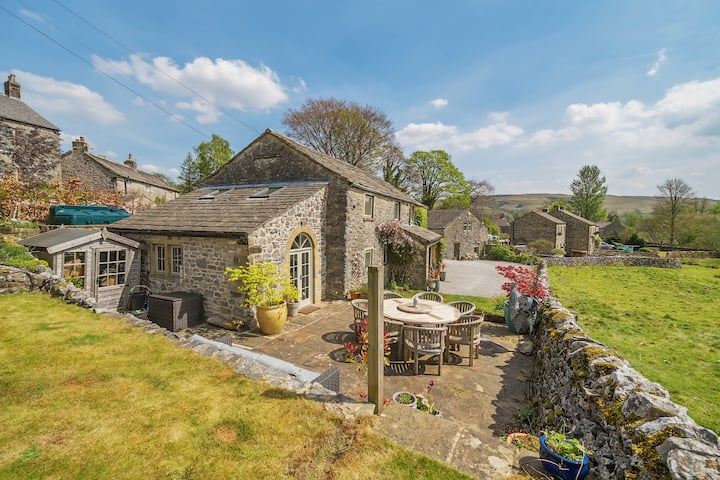 Country Barn With Tennis Court - Grassington