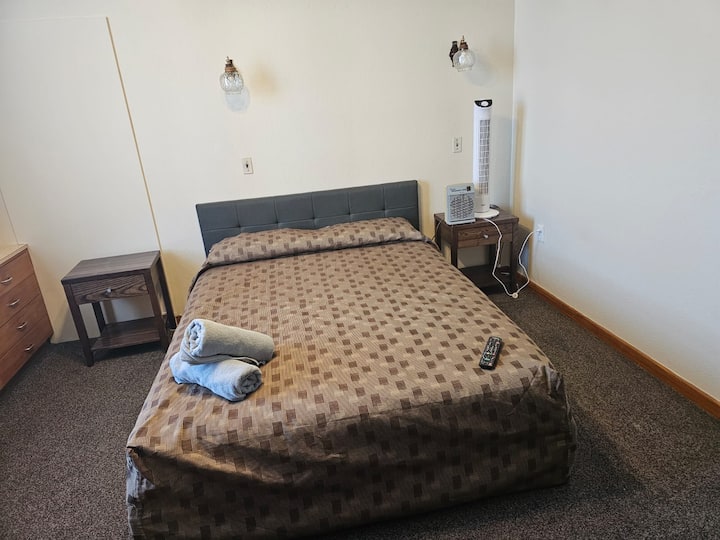 Large Queen En-suite In Motel - Palmerston North
