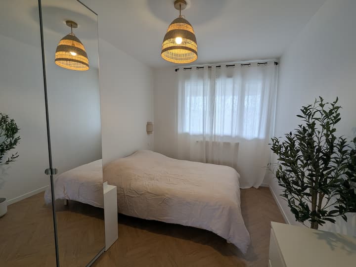 Grand 2 Pièces Aux Chartrons Avec Vue Et Parking - Bordeaux