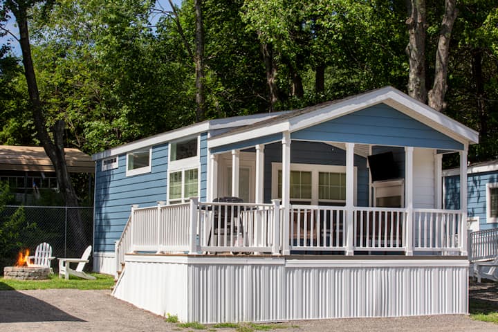 Premium Fireplace Porch Cottage 1 Bedroom W/ Loft - Old Orchard Beach