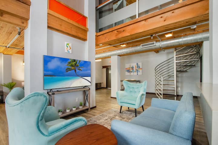 Unit 4 - Sunny South Beach Loft Sleeps 8 - Miami Beach, FL
