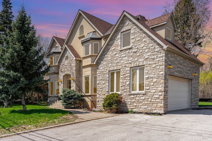 Home In Richmond Hill - Vaughan