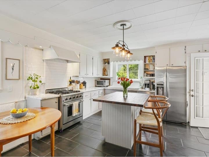 Downtown, Close To Shops & Lake! - Burlington, VT