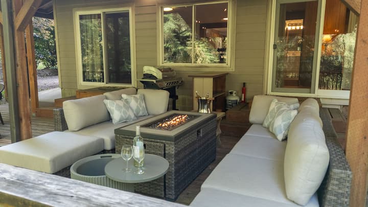 A Cozy River House - Forks, WA