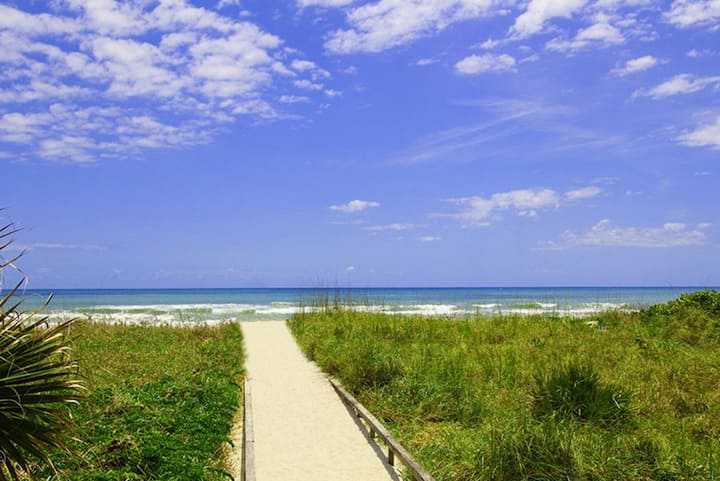 Cocoa Beach Getaway! - Cocoa Beach, FL