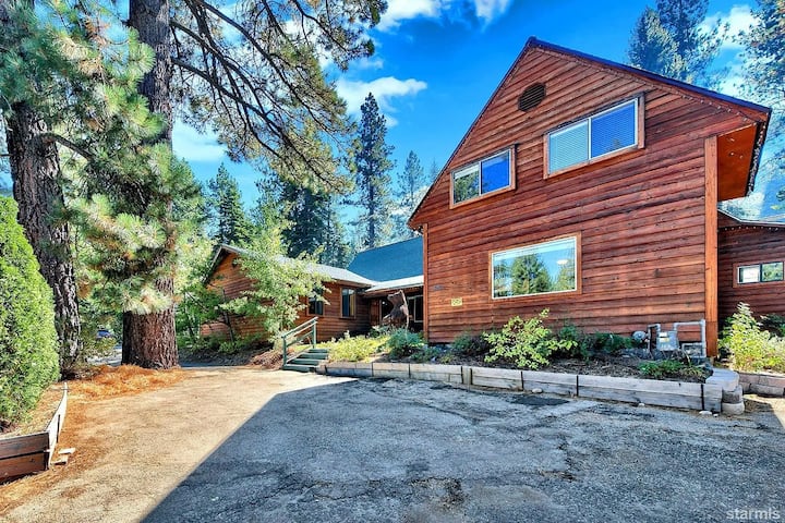 Mountain Lodge Under The Pines - South Lake Tahoe, CA