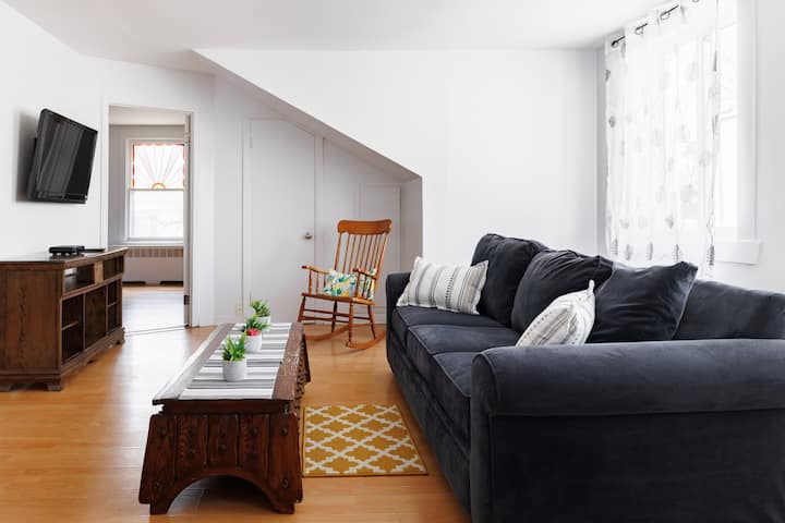 Luminous Downtown Appartment + Free Parking - Joliette