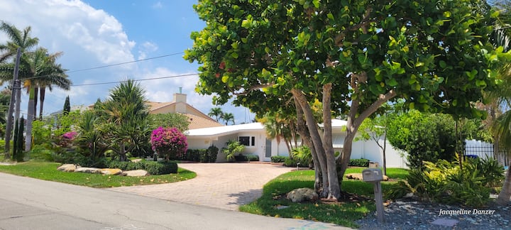 Charming Waterfront House. 3 Beds/3baths - Deerfield Beach, FL