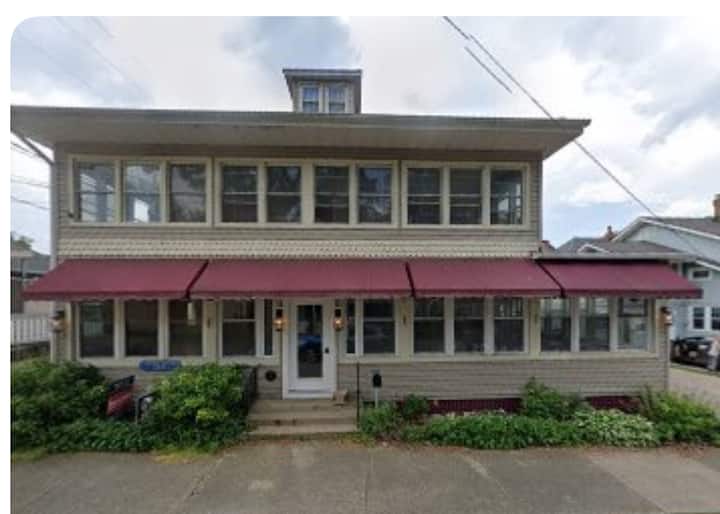 Lakeview Historic Inn Efficiency - Put-in-Bay, OH