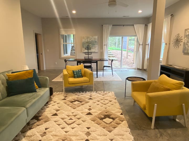 Pet-friendly Modern Apt With Sauna - Weaverville, NC