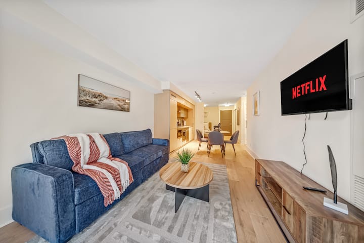 2bd | Cn Tower View | Free Parking | Hot Tub+pool - Toronto
