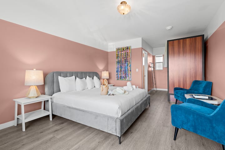 Cool Hotel Room In Mimo District I Sleep 4 I Pool - Miami, FL