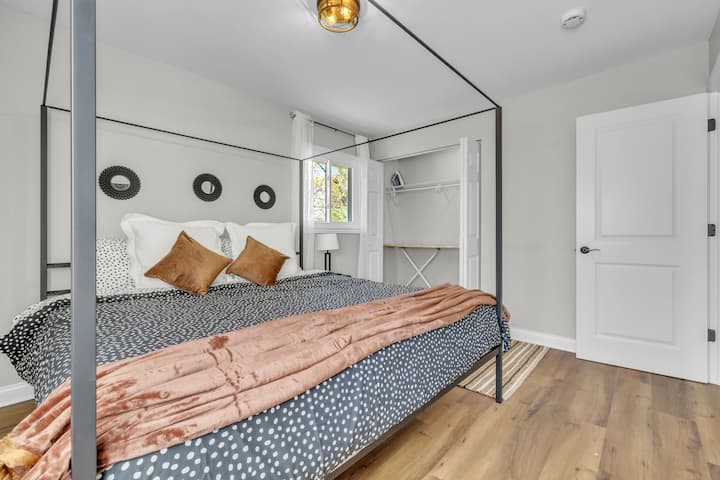 3br Streamwood Stay | Near Shopping & Outdoor Fun - Hoffman Estates, IL