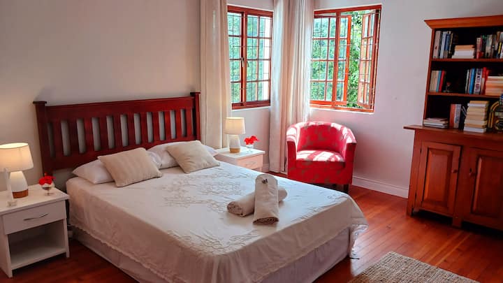 Maanskyn Cottage Near Grotto Beach. 3-bed, 3-bath. - Hermanus