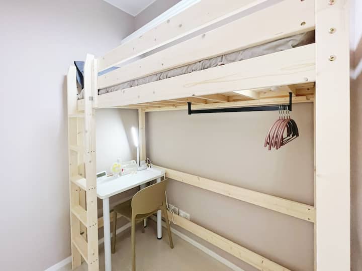Single Bunk@cwb Station 5 Min - Hong Kong