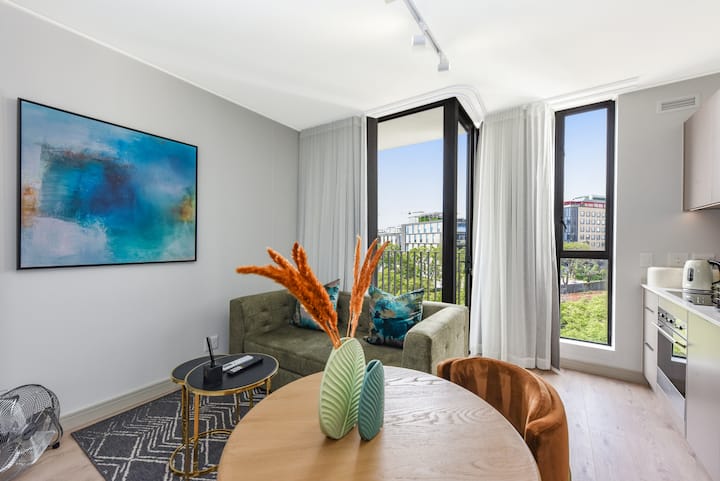 One Rosebank Apartment: Refined Living In The City - Johannesburg