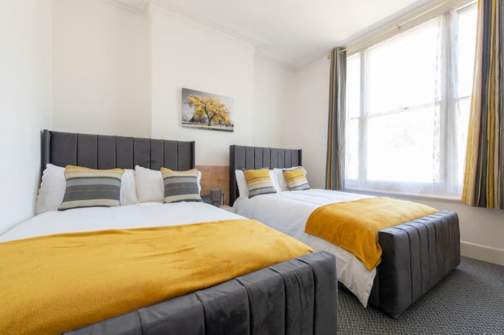 Fortified 6 Bedroom House - Lewisham - Greenwich
