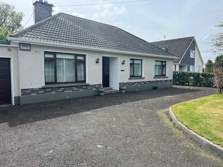 3 Bedroom Cosy Home In Roscrea - Roscrea