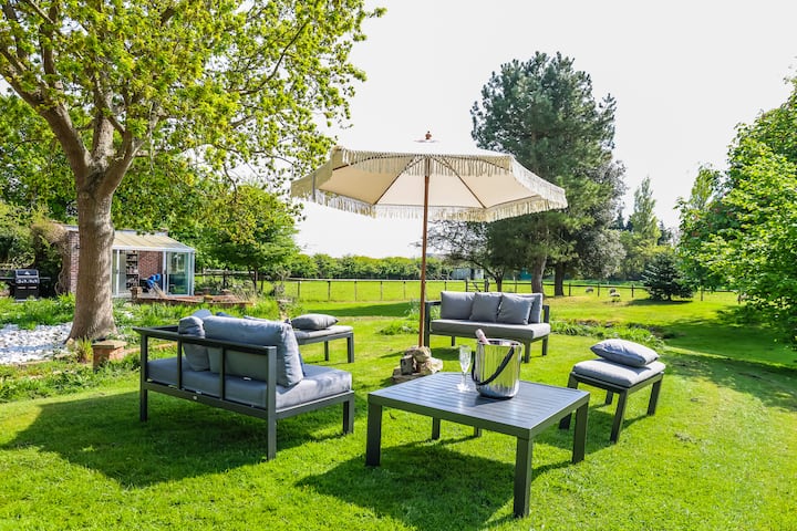 Farm House By The Beach - Selsey