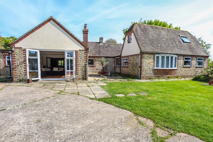 Farm House By The Beach - Bosham
