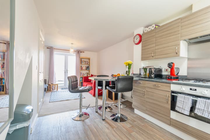 Modern, Bright Home | Bunk Beds | Garden+parking - Telford