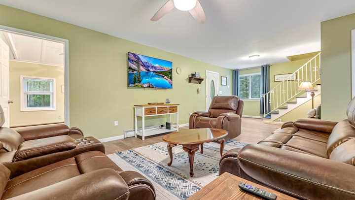 Family & Dog Friendly * Game Room * Near The Lake! - Lake Wallenpaupack, Tafton