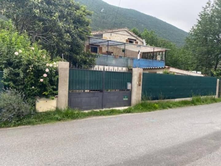 Maison 3 Ch + Salon + Tentes 1500m2 Terrain - Puget-Théniers
