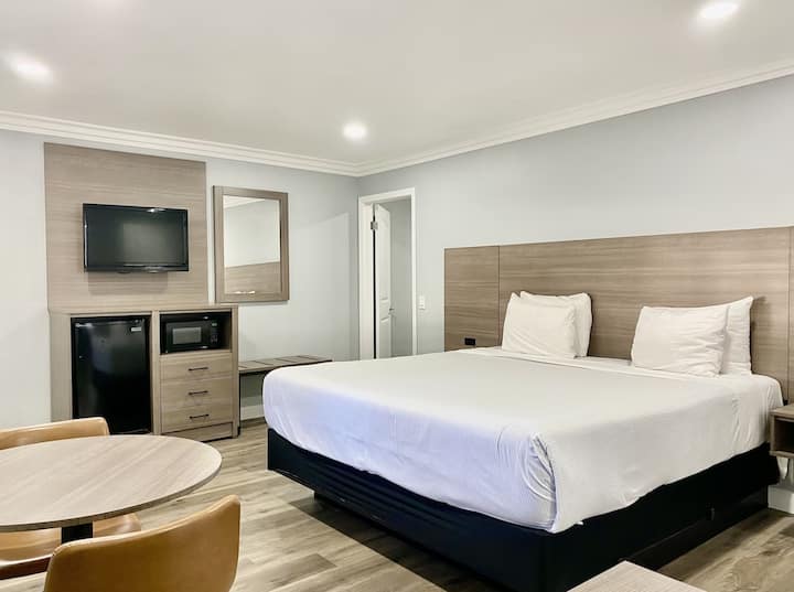 1 King Bedroom Ada @ Lone Oak Lodge - Monterey, CA