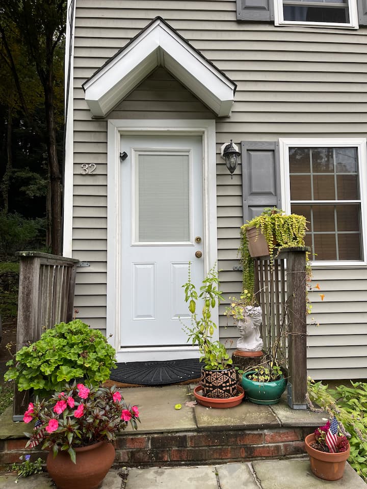Rustic Farmhouse In The Country, Walk To Village! - Lake Lillinonah, CT