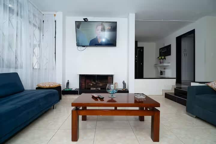 Group And Family Home Near The Airport - Bogota