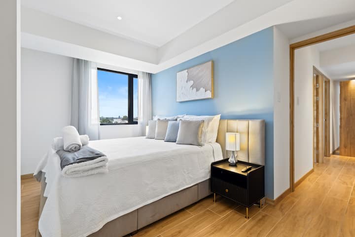 Modern And Luxurious Apartment In Zone 9 - Guatemala-Stad