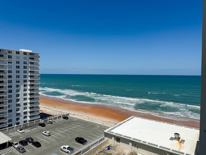 The Loft | High Floor Studio | Daytona Views - Daytona Beach, FL