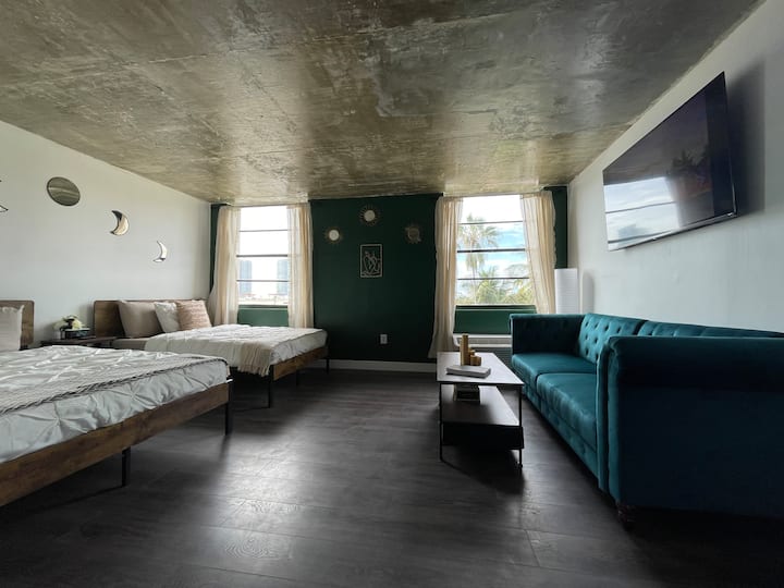 Tropical Vice In South Beach - Miami Beach, FL