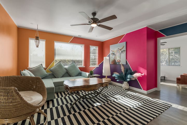 Fun & Funky Colorful Getaway Apt - Chico, CA