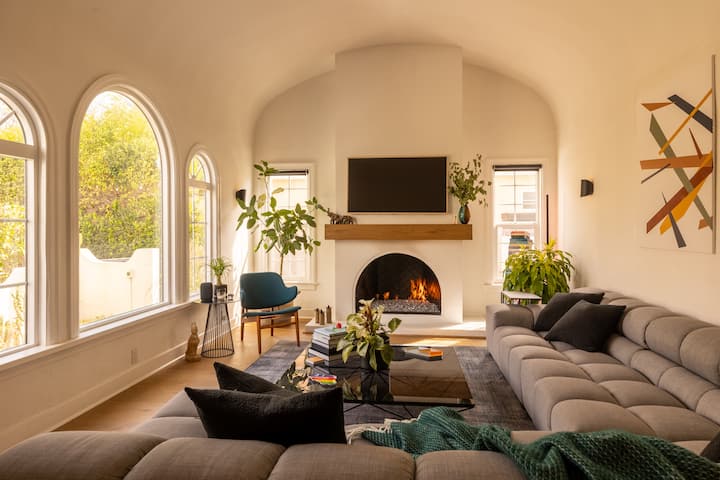 Hauser House, Modern Artful Spanish-style Bungalow - West Hollywood, CA