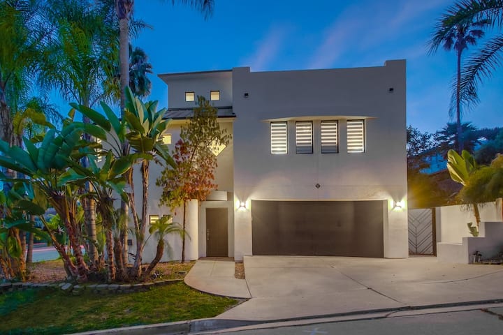 Villa Beryl -Lux-4br/3ba- Rooftop Deck, Bbq, Games - Mission Beach - San Diego