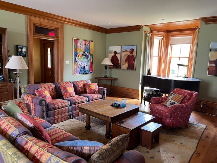 Stunning Family Retreat. Pickleball! Pool! Bbq! - Alliston