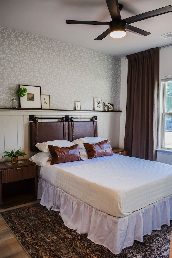 Omg! Downtown Designer Den | 10 Min. To Gsp - Greer, SC