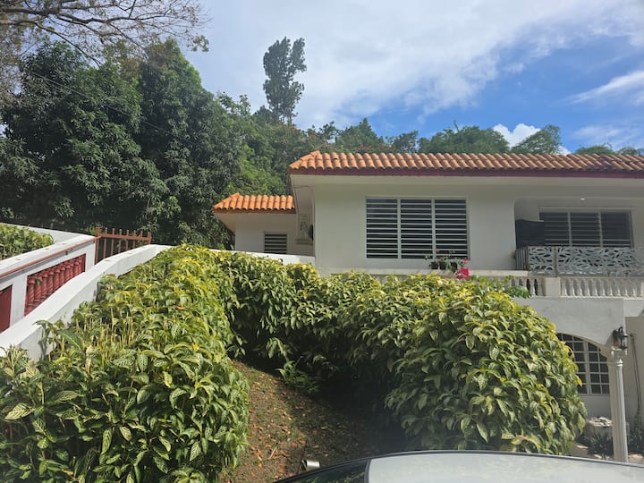 Tirsa Guest House - Bayamón
