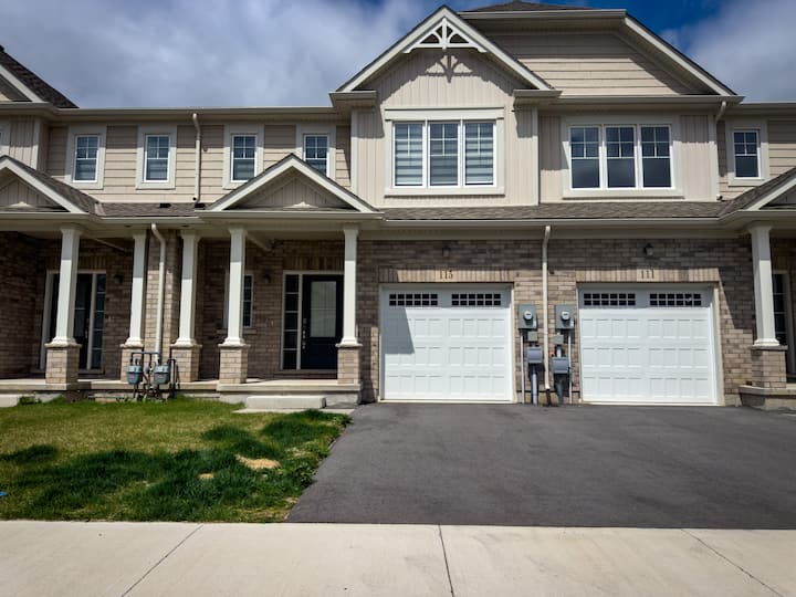 Brand New Upscale, Multi Level House With Garage! - Welland
