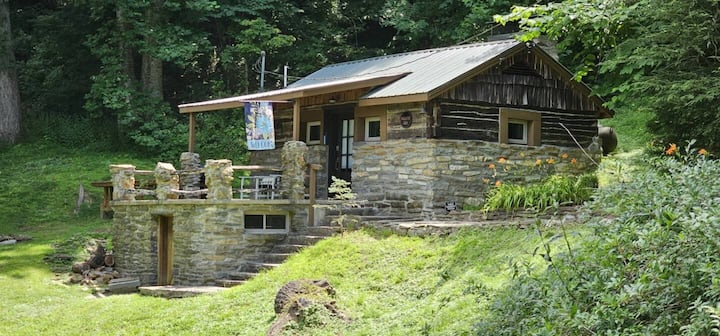Valentine Getaway With Wifi & Scenic Views - Bryson City, NC