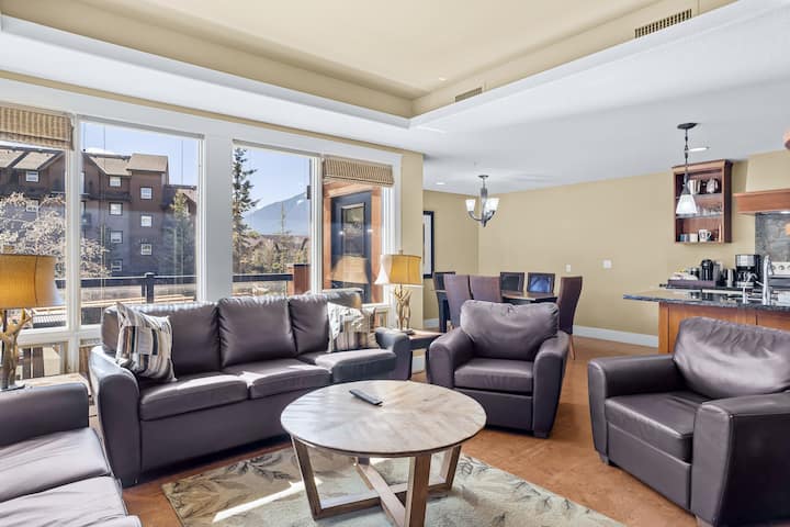 Majestic 3br Retreat | Mtn Views, Hot Tub, Pool - Canmore